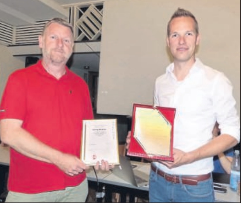 Georg Raacke HSV-Ehrenvorsitzender und goldene Nadel vom FLVW + weitere ...